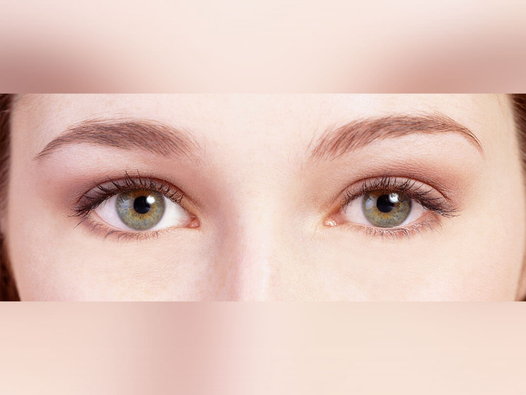 12 Best Eyeshadows for Hazel Eyes From a Makeup Artist