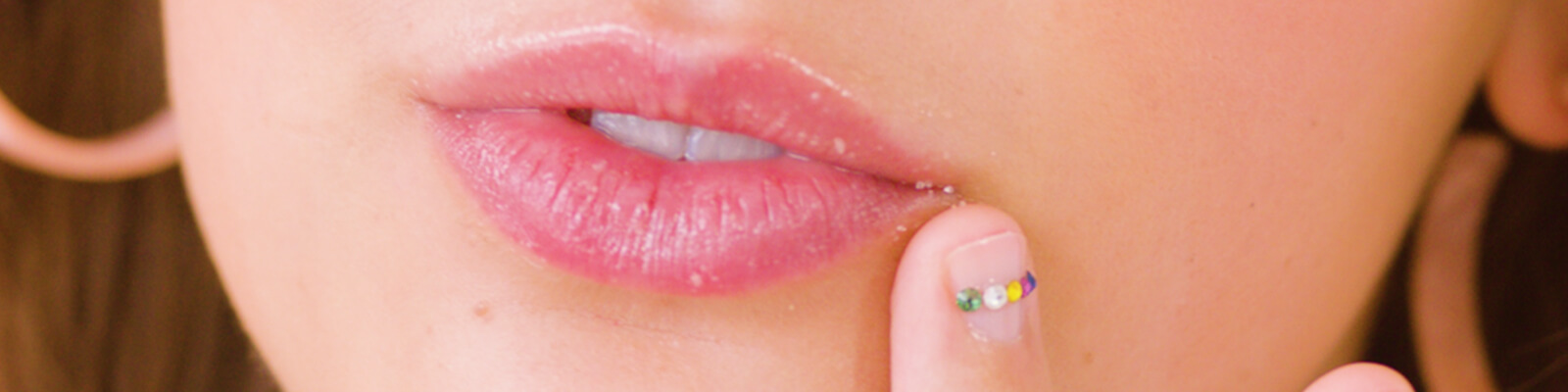 How to Exfoliate Lips: 3 Easy Ways to Exfoliate Your Lips Like a Pro | IPSY