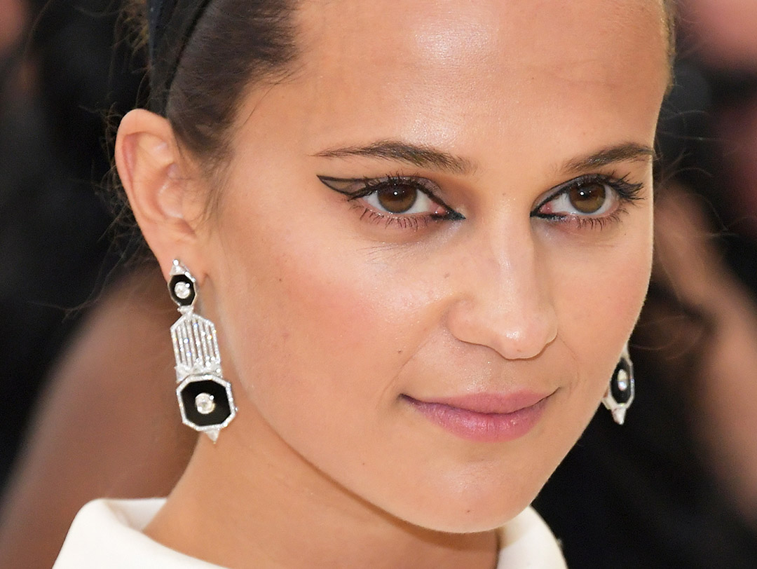 How to Do the Double Winged Eyeliner Trend